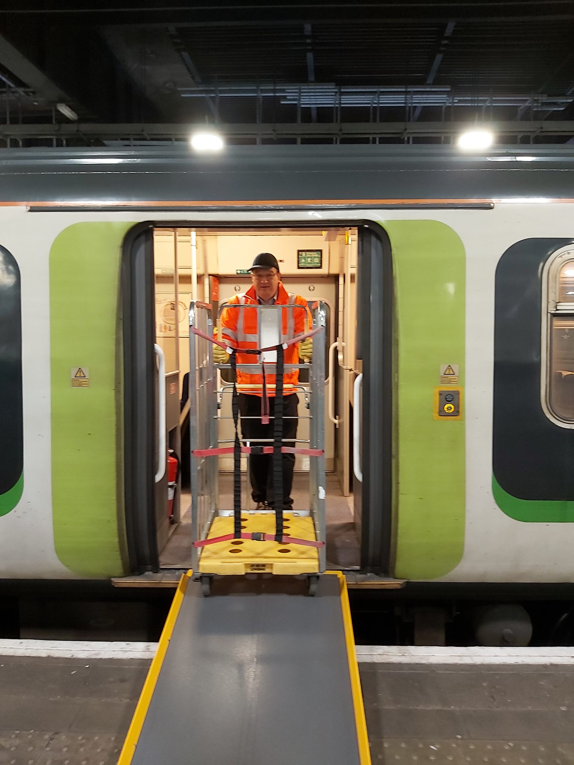 GB Railfreight trials carrying parcels between main line stations ...