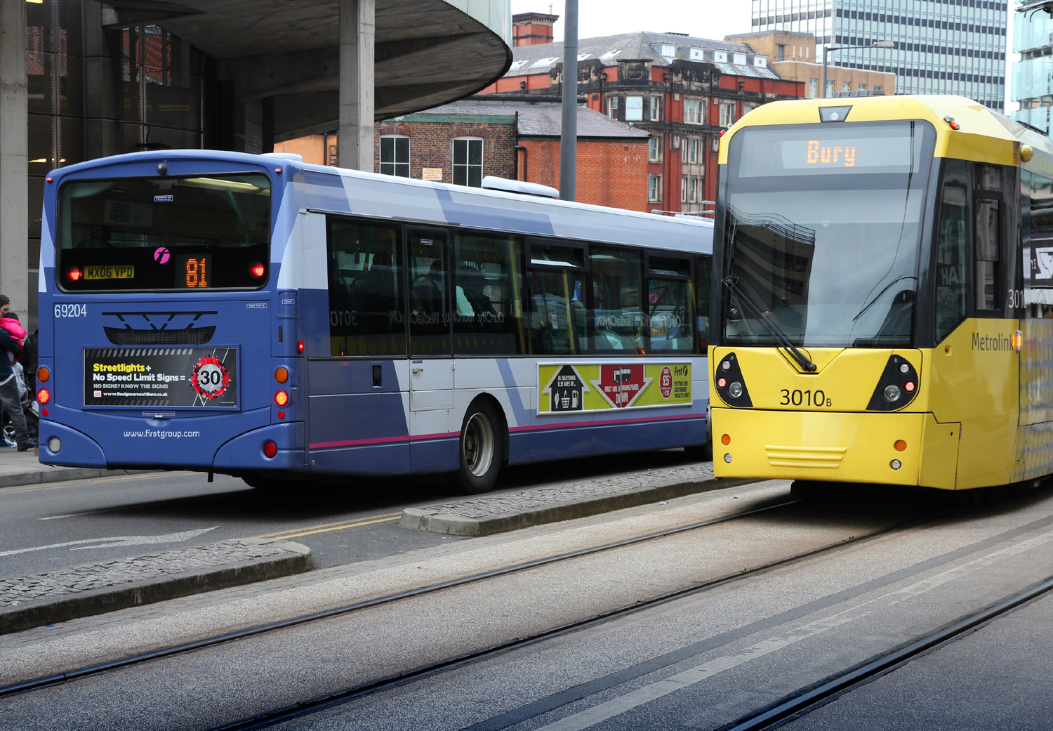 Bus and rail networks must work together, report states - RailStaff