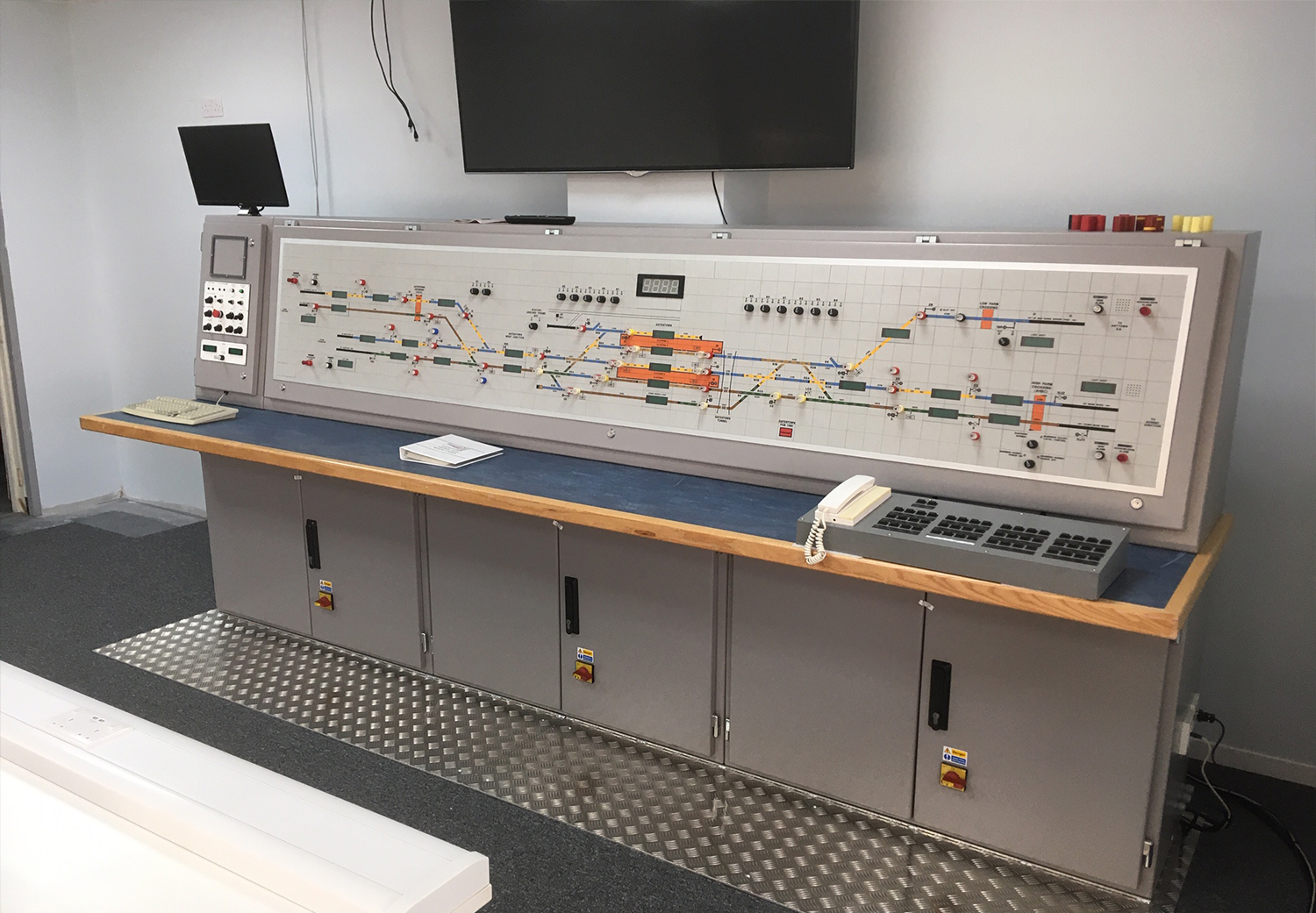 Signaller training school opened in just four weeks - RailStaff